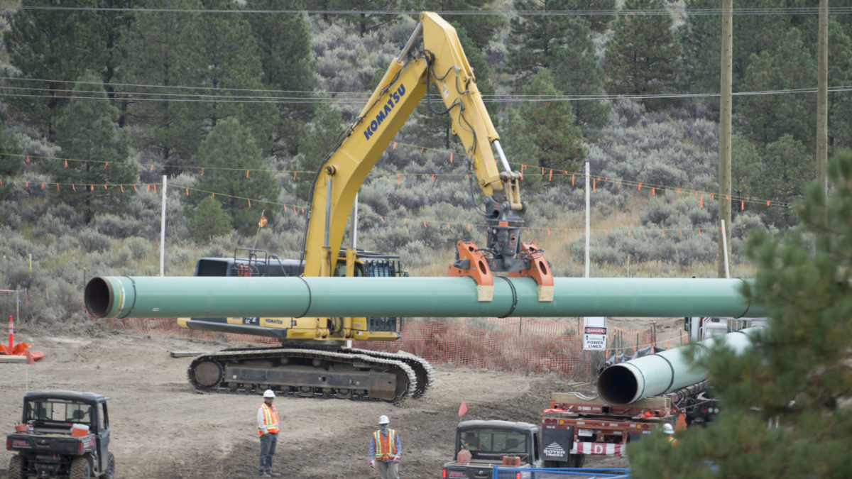 Canada's pipeline capacity woes slashed at least $14 billion from oil ...